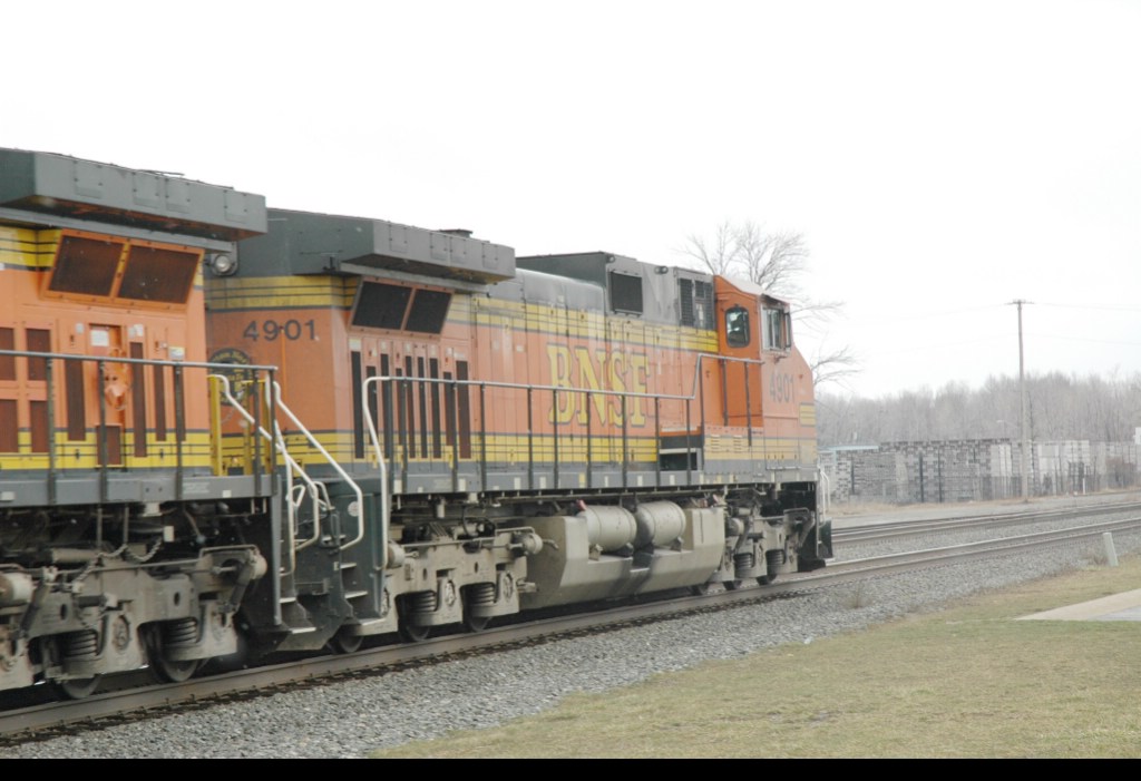 BNSF 4901, East on CSX